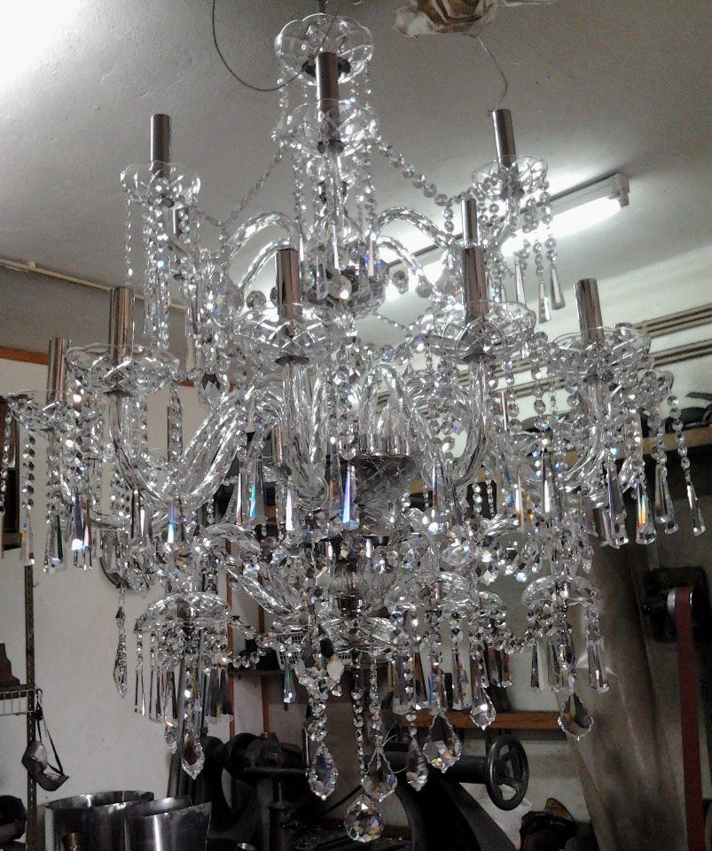 Candeeiro lustre em cristal, 18 lâmpadas, acabadinho de fazer!!